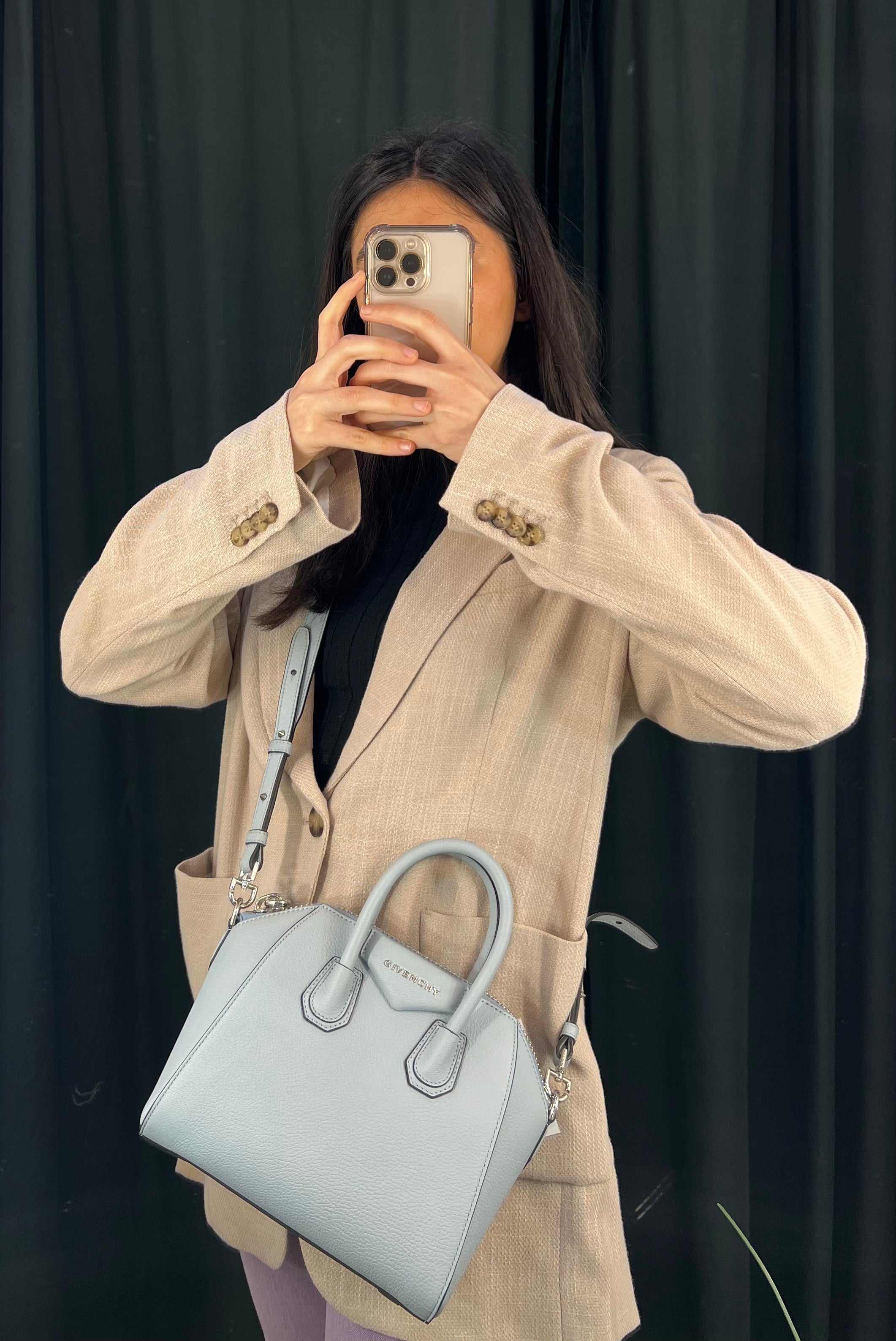 Givenchy Baby Blue Handbag – Siopaella Designer Exchange