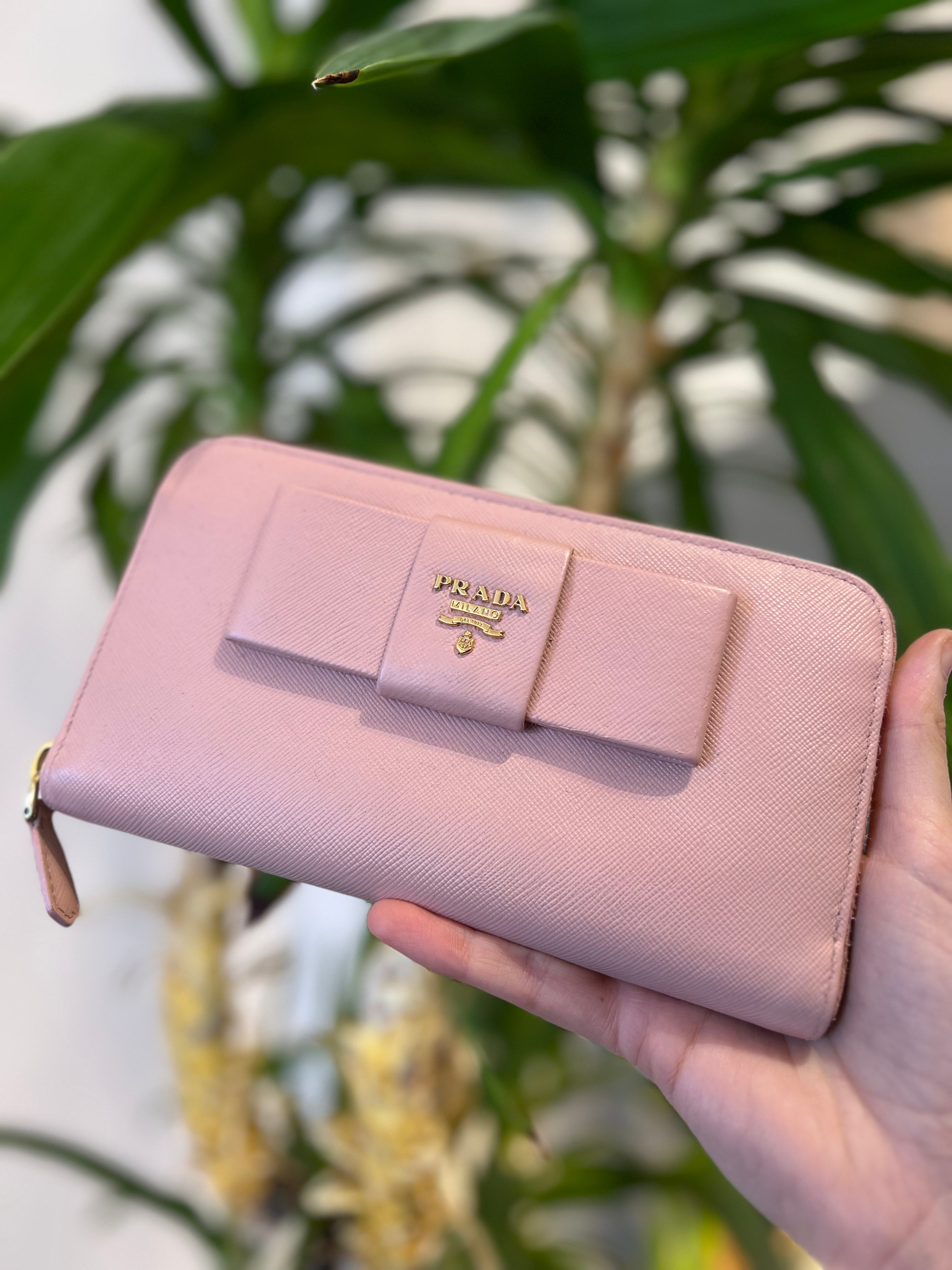 Prada Pale Pink Saffiano Leather Zip Wallet – Siopaella Designer Exchange