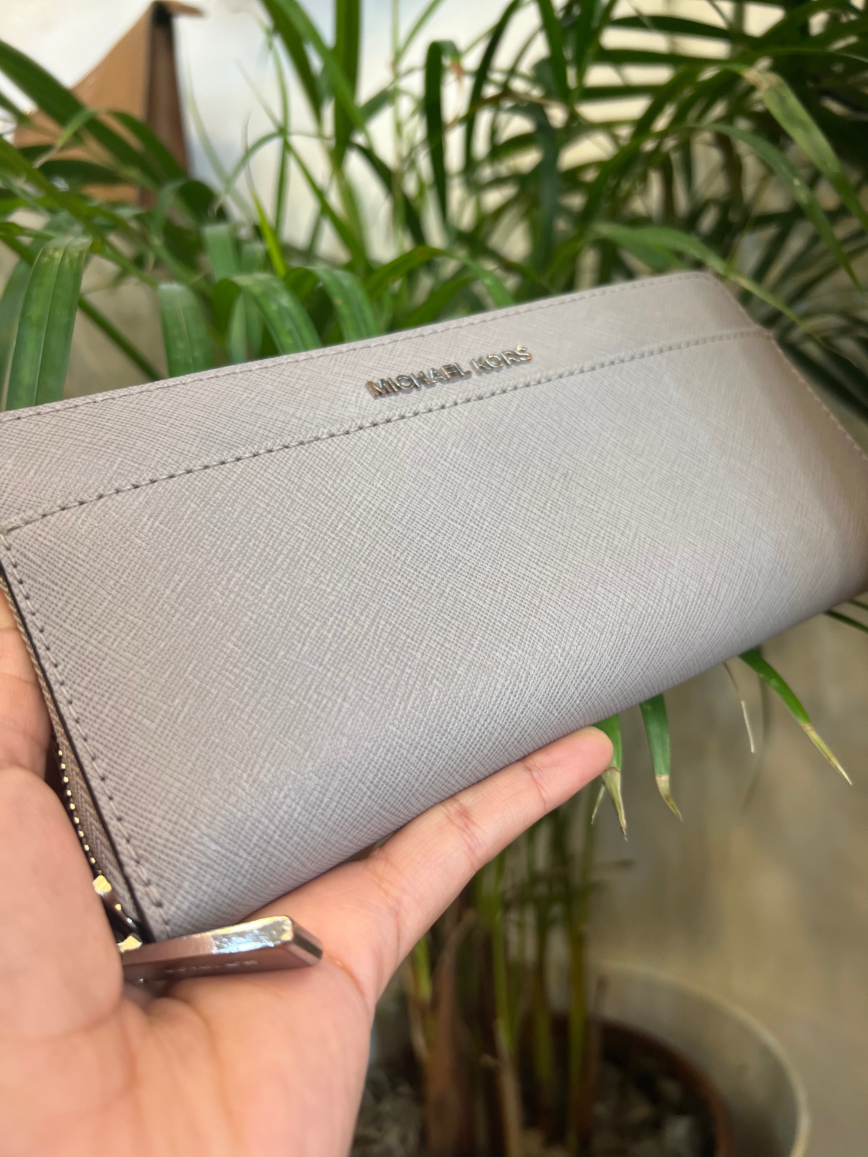 Michael Kors Grey Wallet – Siopaella Designer Exchange