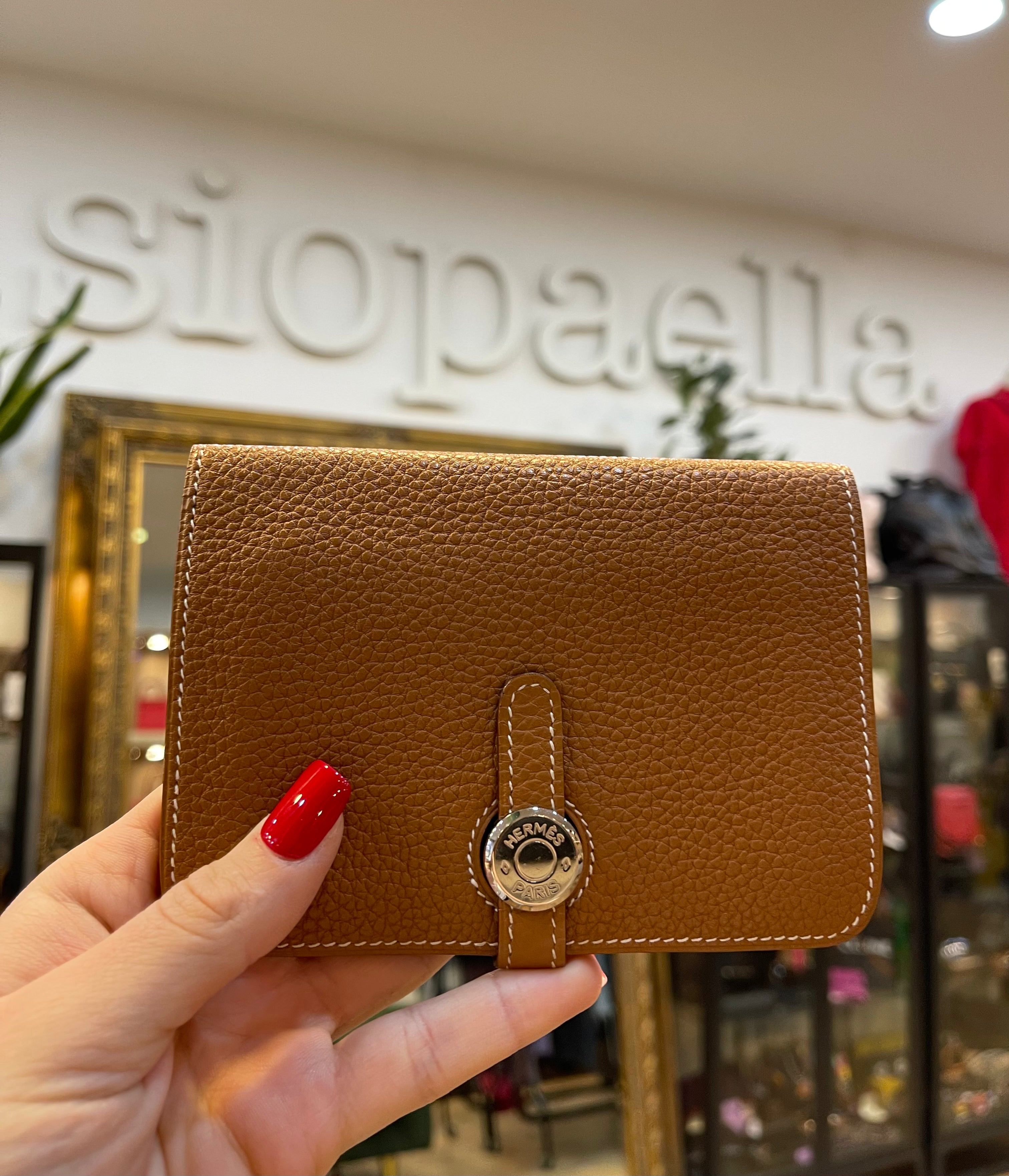 Hermès Tan Leather 'Dogon' Square Wallet – Siopaella Designer Exchange