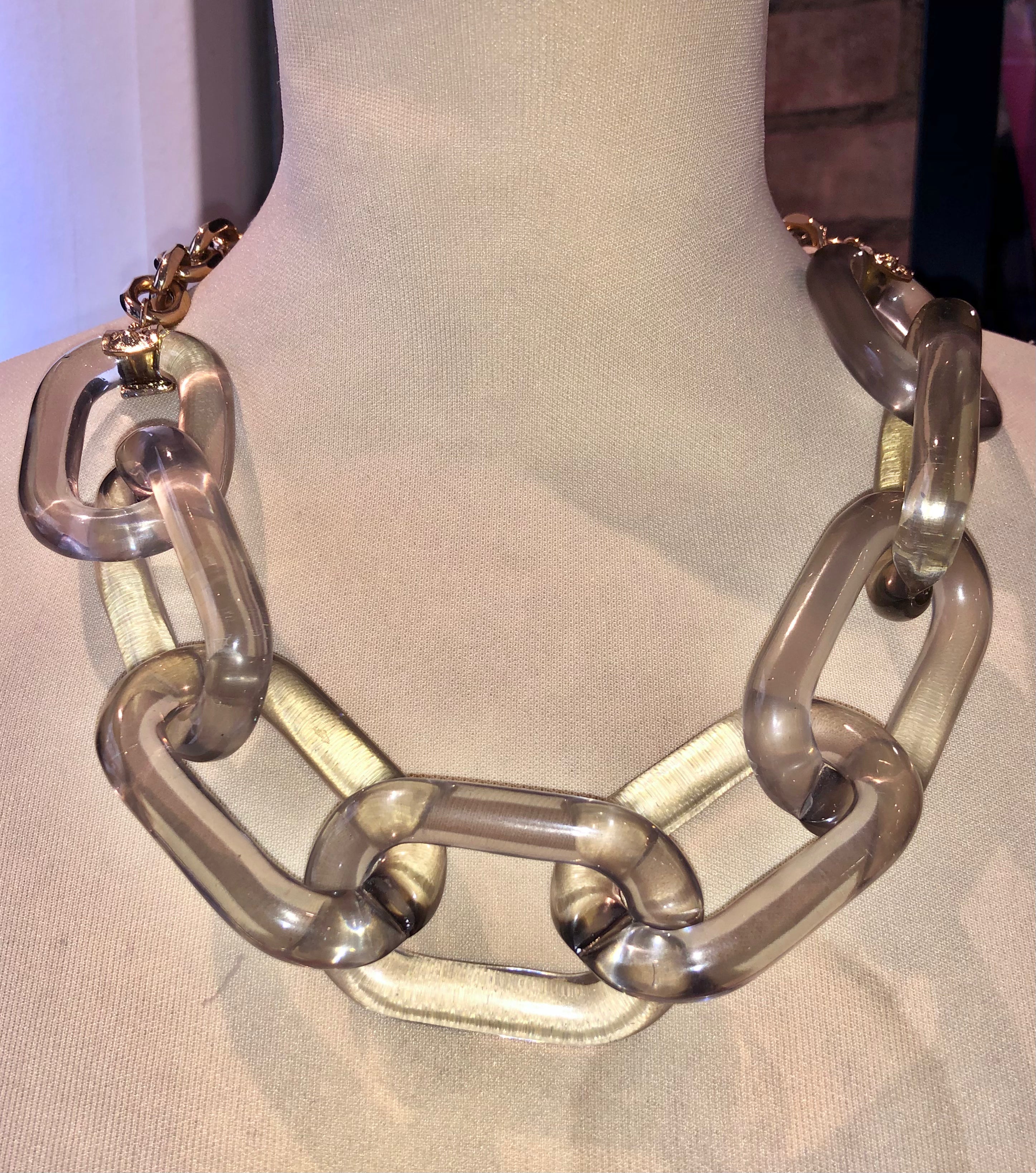 Kenneth Lane Clear Resin Necklace – Siopaella Designer Exchange