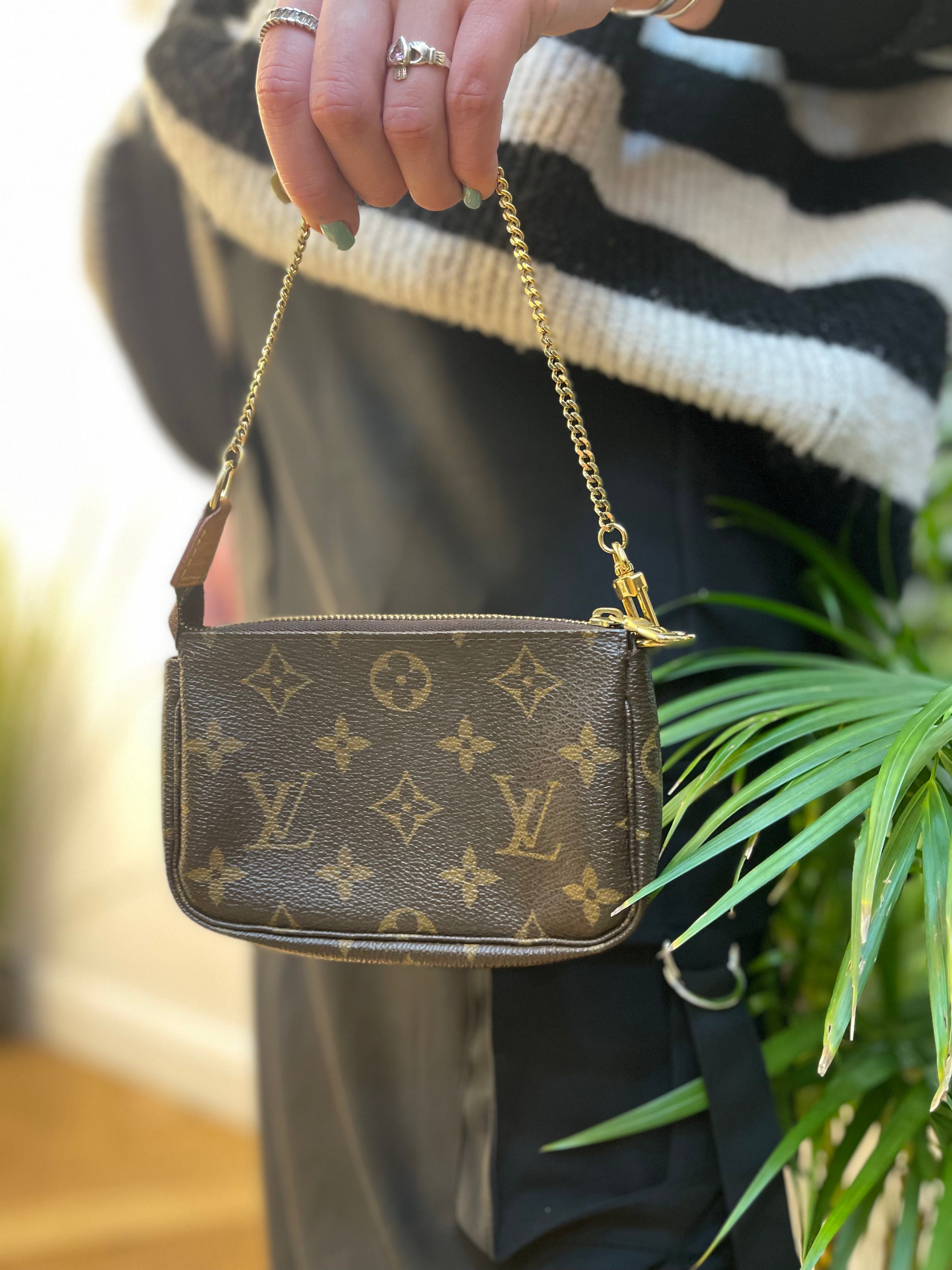 Louis Vuitton Monogram Canvas Mini Pochette – Siopaella Designer Exchange