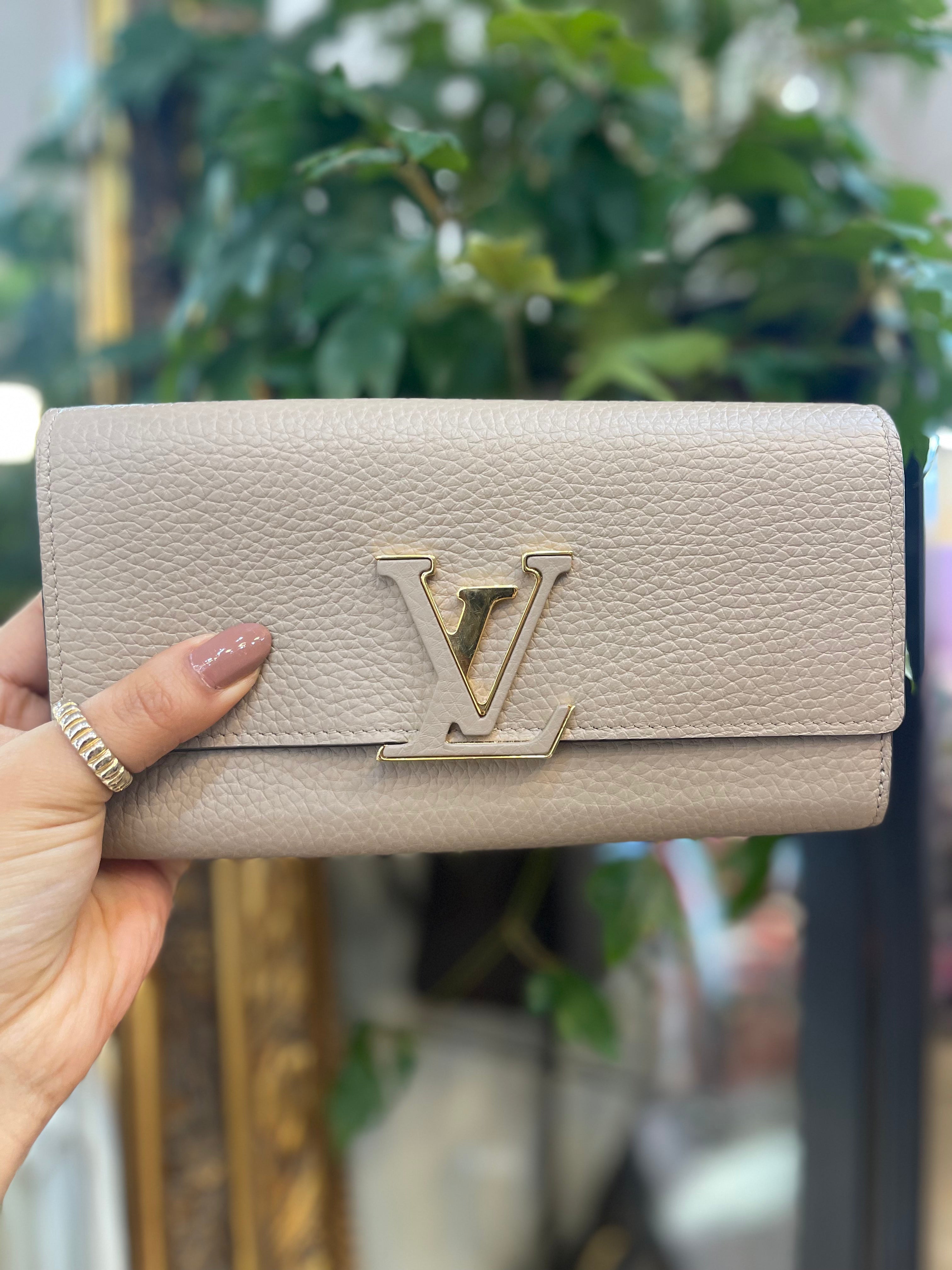 Louis Vuitton Taupe/Beige Leather 'Capucines' Wallet – Siopaella ...