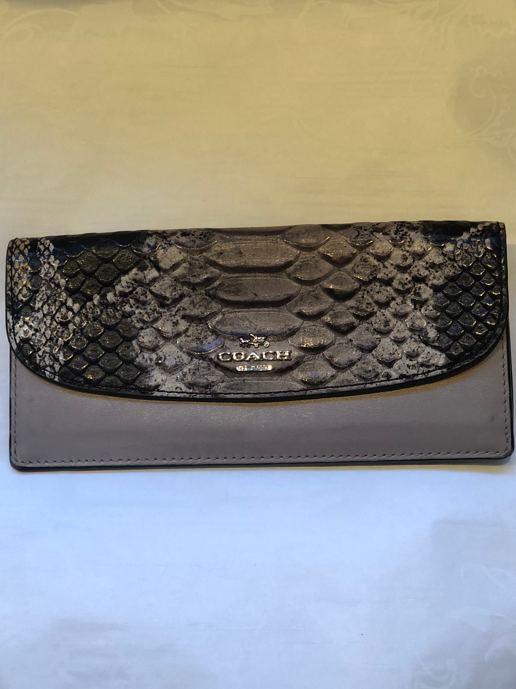 Coach Grey Wallet - As Seen on Instagram – Siopaella Designer Exchange
